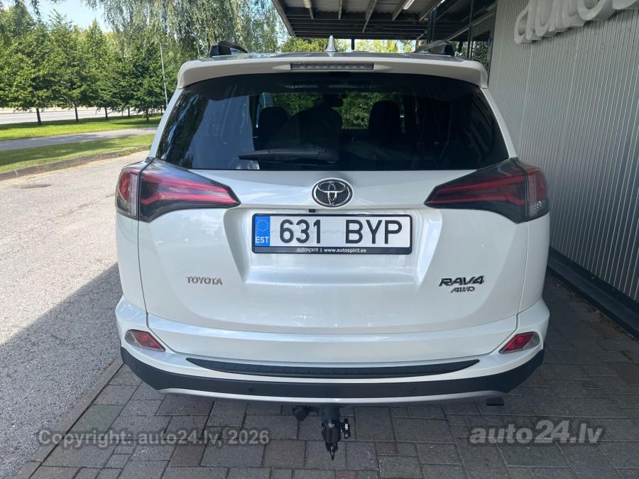 White Toyota RAV4 2018 in Tallinn, with an engine capacity of 2.00 L and mileage of 105 thousand km for 18990 €, photo 6 on AUTOMOTO.COM.LV