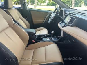 White Toyota RAV4 2018 in Tallinn, with an engine capacity of 2.00 L and mileage of 105 thousand km for 18990 €, photo 7 on AUTOMOTO.COM.LV
