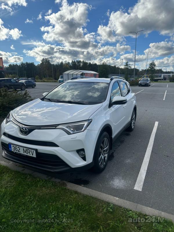 White Toyota RAV4 2018 in Tallinn, with an engine capacity of 2.00 L and mileage of 131 thousand km for 14500 €, photo 4 on AUTOMOTO.COM.LV