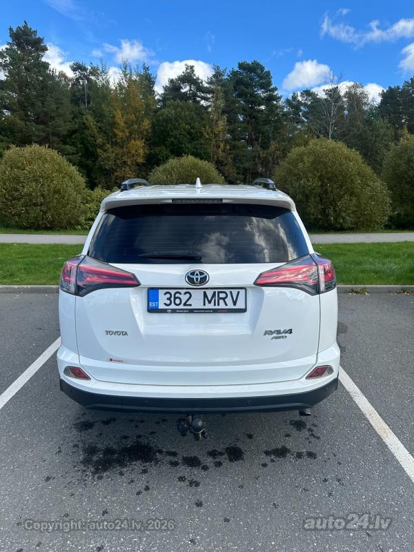 White Toyota RAV4 2018 in Tallinn, with an engine capacity of 2.00 L and mileage of 131 thousand km for 14500 €, photo 7 on AUTOMOTO.COM.LV