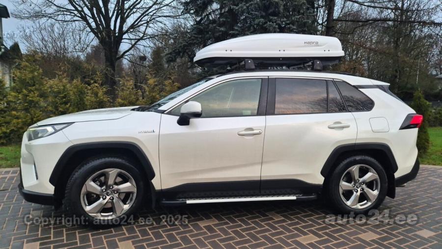 White Toyota RAV4 2019 in Tartu, with an engine capacity of 2.50 L and mileage of 170 thousand km for 19500 €, photo 1 on AUTOMOTO.COM.LV