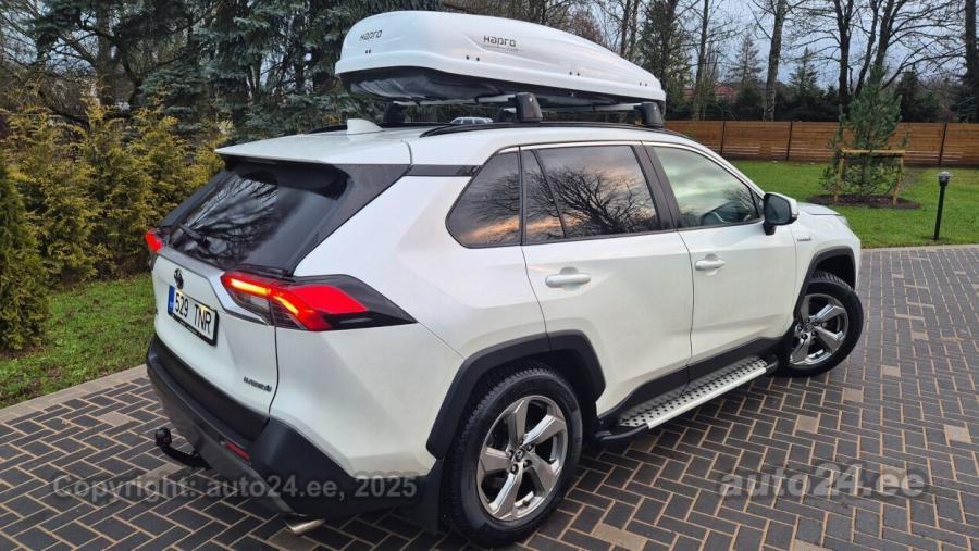 White Toyota RAV4 2019 in Tartu, with an engine capacity of 2.50 L and mileage of 170 thousand km for 19500 €, photo 2 on AUTOMOTO.COM.LV