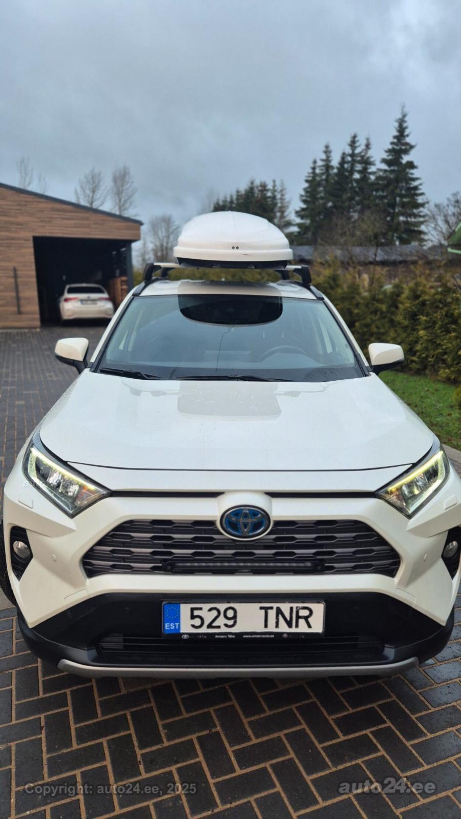 White Toyota RAV4 2019 in Tartu, with an engine capacity of 2.50 L and mileage of 170 thousand km for 19500 €, photo 4 on AUTOMOTO.COM.LV