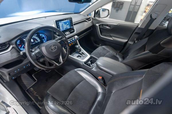 Balts Toyota RAV4 2019 Tallina, ar dzinēja tilpumu 2.50 L un nobraukumu 161 tūkst. km par 22900 €, foto 6 vietnē AUTOMOTO.COM.LV