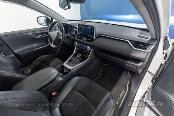 Balts Toyota RAV4 2019 Tallina, ar dzinēja tilpumu 2.50 L un nobraukumu 161 tūkst. km par 22900 €, foto 8 vietnē AUTOMOTO.COM.LV
