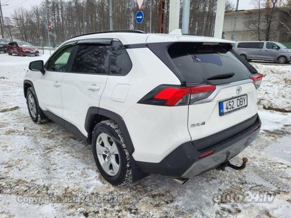 Balts Toyota RAV4 2019 Tallina, ar dzinēja tilpumu 2.00 L un nobraukumu 98 tūkst. km par 24995 €, foto 4 vietnē AUTOMOTO.COM.LV