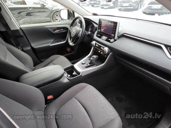 Balts Toyota RAV4 2019 Tallina, ar dzinēja tilpumu 2.00 L un nobraukumu 98 tūkst. km par 24995 €, foto 9 vietnē AUTOMOTO.COM.LV