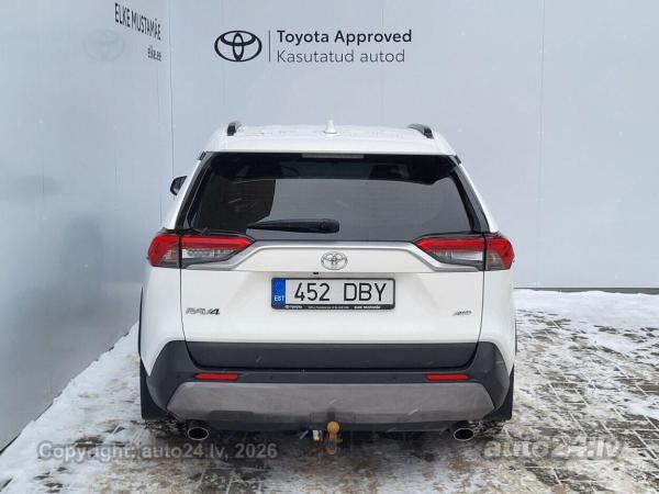 White Toyota RAV4 2019 in Tallinn, with an engine capacity of 1.99 L and mileage of 98 thousand km for 24995 €, photo 5 on AUTOMOTO.COM.LV
