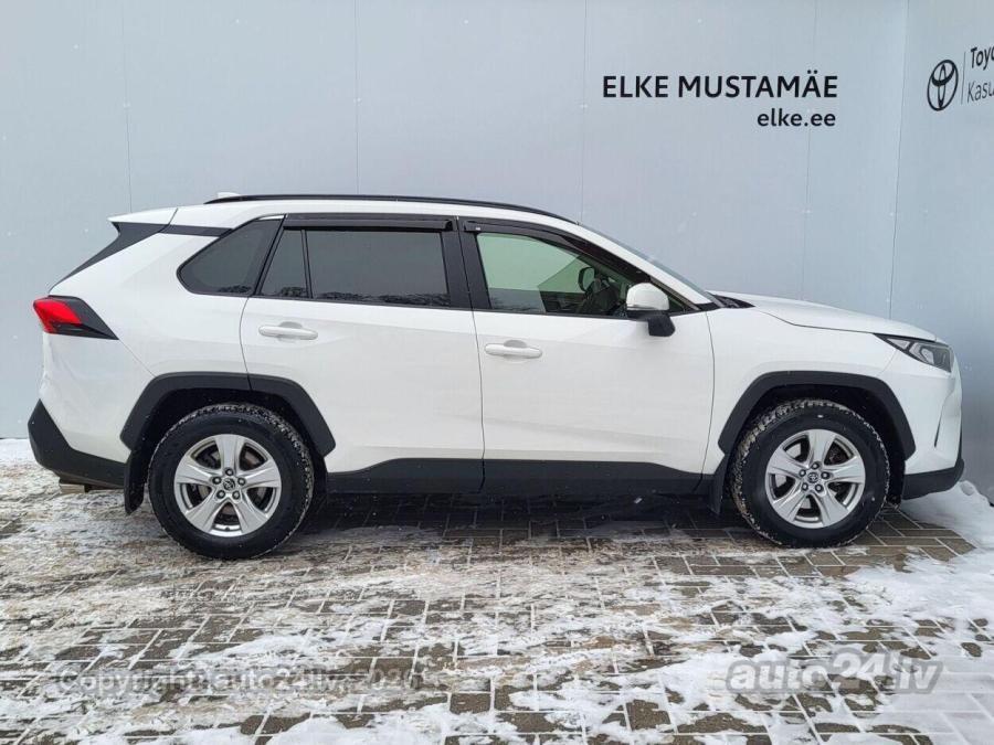 White Toyota RAV4 2019 in Tallinn, with an engine capacity of 1.99 L and mileage of 98 thousand km for 24995 €, photo 4 on AUTOMOTO.COM.LV