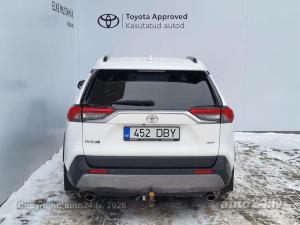 White Toyota RAV4 2019 in Tallinn, with an engine capacity of 1.99 L and mileage of 98 thousand km for 24995 €, photo 5 on AUTOMOTO.COM.LV