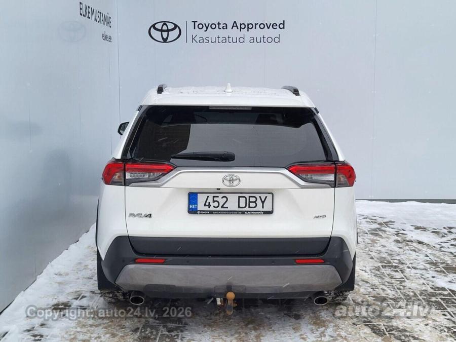 White Toyota RAV4 2019 in Tallinn, with an engine capacity of 1.99 L and mileage of 98 thousand km for 24995 €, photo 5 on AUTOMOTO.COM.LV