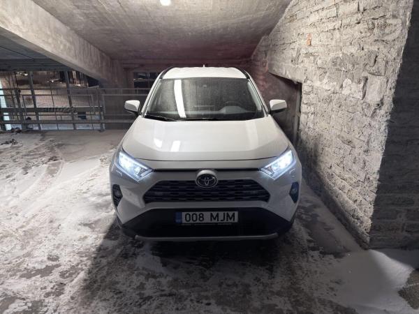 White Toyota RAV4 2019 in Tallinn, with an engine capacity of 2.00 L and mileage of 70 thousand km for 22000 €, photo 3 on AUTOMOTO.COM.LV