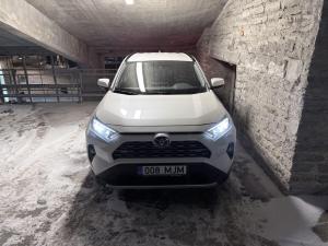 White Toyota RAV4 2019 in Tallinn, with an engine capacity of 2.00 L and mileage of 70 thousand km for 22000 €, photo 3 on AUTOMOTO.COM.LV