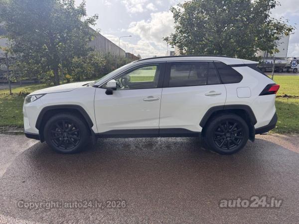 White Toyota RAV4 2019 in Tallinn, with an engine capacity of 2.00 L and mileage of 70 thousand km for 22000 €, photo 5 on AUTOMOTO.COM.LV