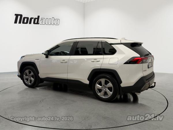 White Toyota RAV4 2019 in Tallinn, with an engine capacity of 2.50 L and mileage of 149 thousand km for 23500 €, photo 3 on AUTOMOTO.COM.LV