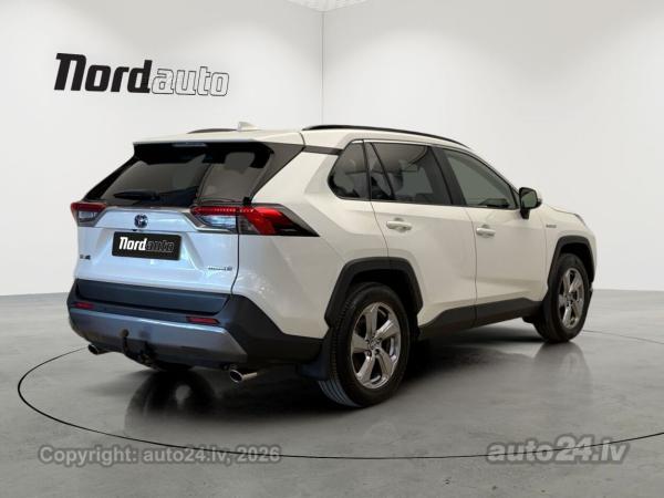 White Toyota RAV4 2019 in Tallinn, with an engine capacity of 2.50 L and mileage of 149 thousand km for 23500 €, photo 5 on AUTOMOTO.COM.LV