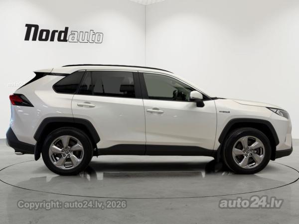 White Toyota RAV4 2019 in Tallinn, with an engine capacity of 2.50 L and mileage of 149 thousand km for 23500 €, photo 6 on AUTOMOTO.COM.LV