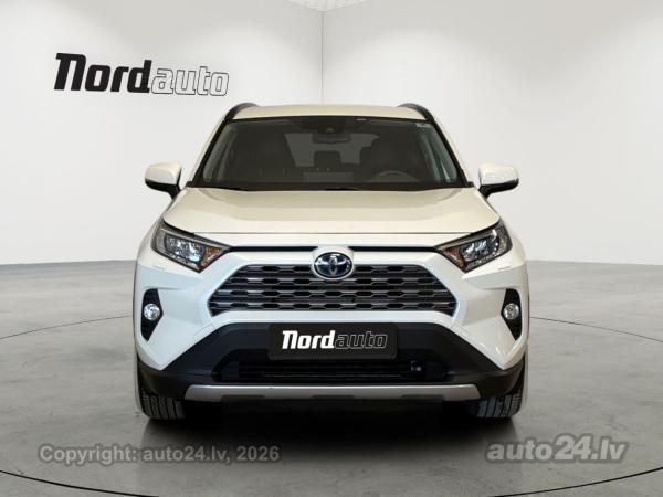White Toyota RAV4 2019 in Tallinn, with an engine capacity of 2.50 L and mileage of 149 thousand km for 23500 €, photo 8 on AUTOMOTO.COM.LV