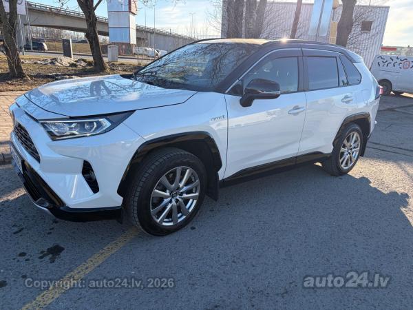 Balts Toyota RAV4 2019 Tallina, ar dzinēja tilpumu 2.50 L un nobraukumu 86 tūkst. km par 26600 €, foto 3 vietnē AUTOMOTO.COM.LV