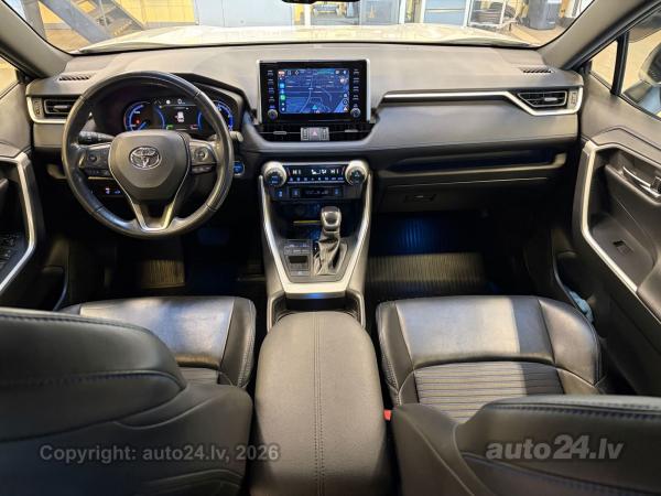Balts Toyota RAV4 2019 Tallina, ar dzinēja tilpumu 2.50 L un nobraukumu 86 tūkst. km par 26600 €, foto 7 vietnē AUTOMOTO.COM.LV