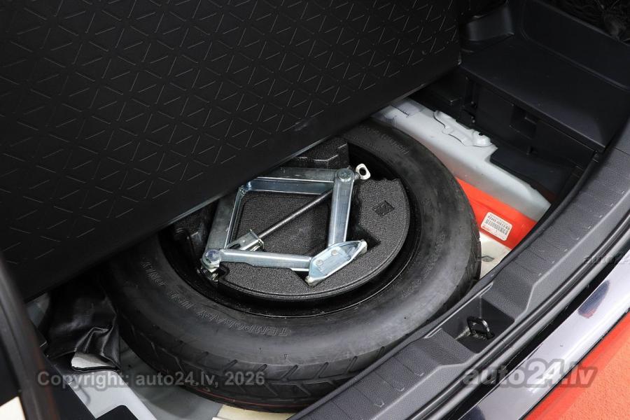 Balts Toyota RAV4 2019 Tallina, ar dzinēja tilpumu 2.50 L un nobraukumu 87 tūkst. km par 27500 €, foto 24 vietnē AUTOMOTO.COM.LV