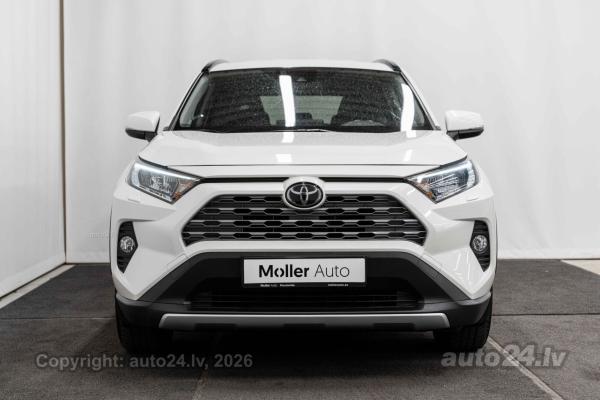 White Toyota RAV4 2019 in Tallinn, with an engine capacity of 2.00 L and mileage of 88 thousand km for 25900 €, photo 2 on AUTOMOTO.COM.LV