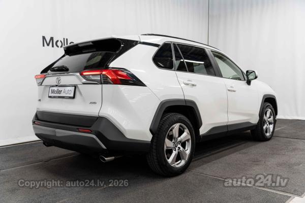 White Toyota RAV4 2019 in Tallinn, with an engine capacity of 2.00 L and mileage of 88 thousand km for 25900 €, photo 4 on AUTOMOTO.COM.LV