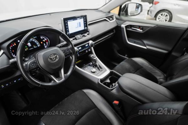 White Toyota RAV4 2019 in Tallinn, with an engine capacity of 2.00 L and mileage of 88 thousand km for 25900 €, photo 8 on AUTOMOTO.COM.LV