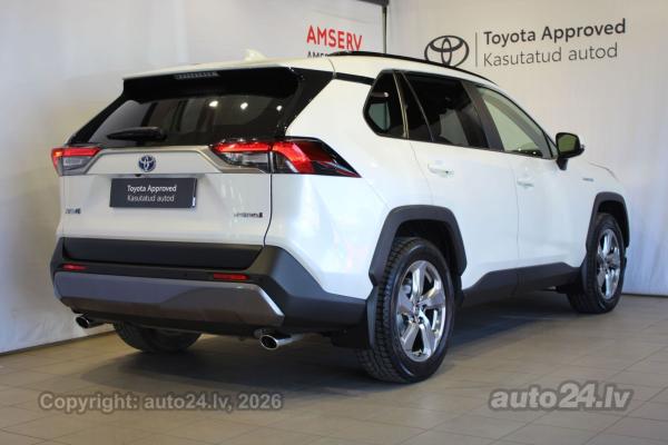 White Toyota RAV4 2019 in Tallinn, with an engine capacity of 2.50 L and mileage of 117 thousand km for 23990 €, photo 2 on AUTOMOTO.COM.LV