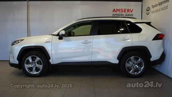 White Toyota RAV4 2019 in Tallinn, with an engine capacity of 2.50 L and mileage of 117 thousand km for 23990 €, photo 3 on AUTOMOTO.COM.LV
