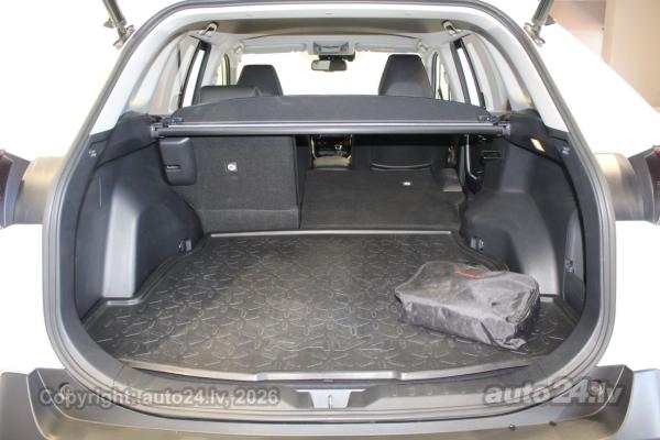 White Toyota RAV4 2019 in Tallinn, with an engine capacity of 2.50 L and mileage of 117 thousand km for 23990 €, photo 10 on AUTOMOTO.COM.LV