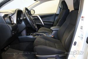 Balts Toyota RAV4 2019 Tallina, ar dzinēja tilpumu 2.50 L un nobraukumu 120 tūkst. km par 18990 €, foto 12 vietnē AUTOMOTO.COM.LV