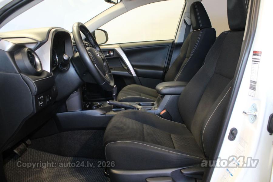 Balts Toyota RAV4 2019 Tallina, ar dzinēja tilpumu 2.50 L un nobraukumu 120 tūkst. km par 18990 €, foto 12 vietnē AUTOMOTO.COM.LV