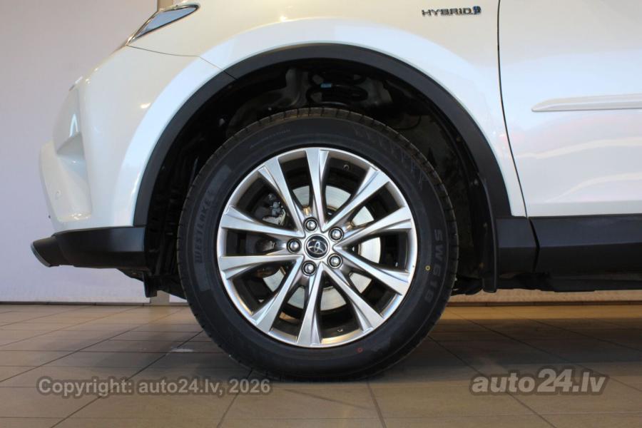 Balts Toyota RAV4 2019 Tallina, ar dzinēja tilpumu 2.50 L un nobraukumu 120 tūkst. km par 18990 €, foto 16 vietnē AUTOMOTO.COM.LV