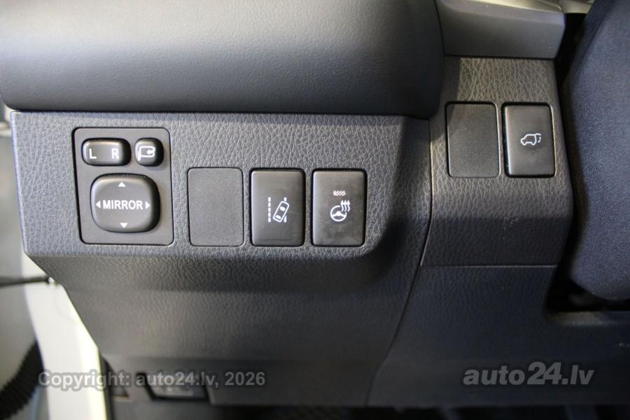 Balts Toyota RAV4 2019 Tallina, ar dzinēja tilpumu 2.50 L un nobraukumu 120 tūkst. km par 18990 €, foto 17 vietnē AUTOMOTO.COM.LV