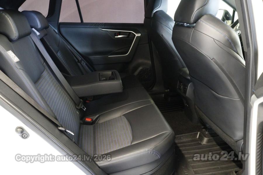 Balts Toyota RAV4 2019 Tallina, ar dzinēja tilpumu 2.49 L un nobraukumu 95 tūkst. km par 26500 €, foto 8 vietnē AUTOMOTO.COM.LV