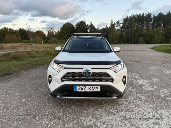 White Toyota RAV4 2019 in Tallinn, with an engine capacity of 0.00 L and mileage of 116 thousand km for 29300 €, photo 6 on AUTOMOTO.COM.LV