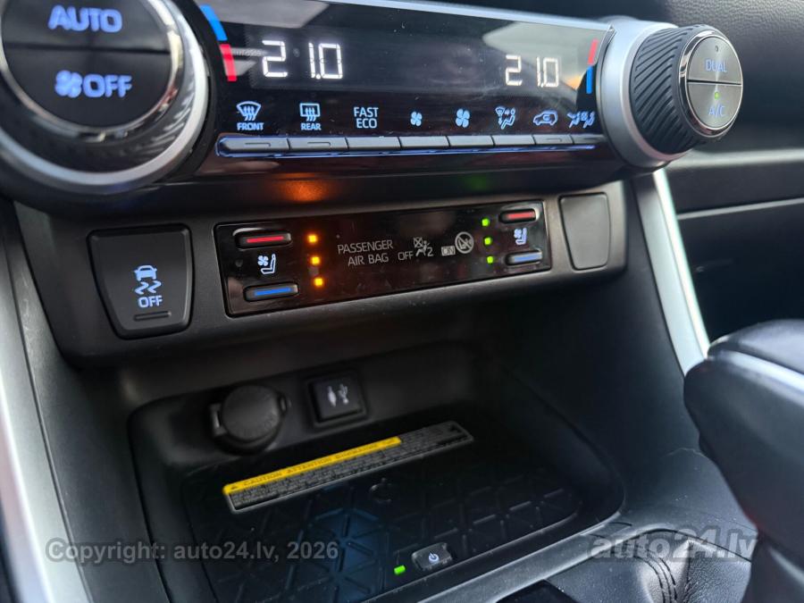 Белый Тойота РАВ 4 2019 в Таллин, объемом двигателя 0.00 л и пробегом 116 тыс. км за 29300 €, фото 16 на AUTOMOTO.COM.LV