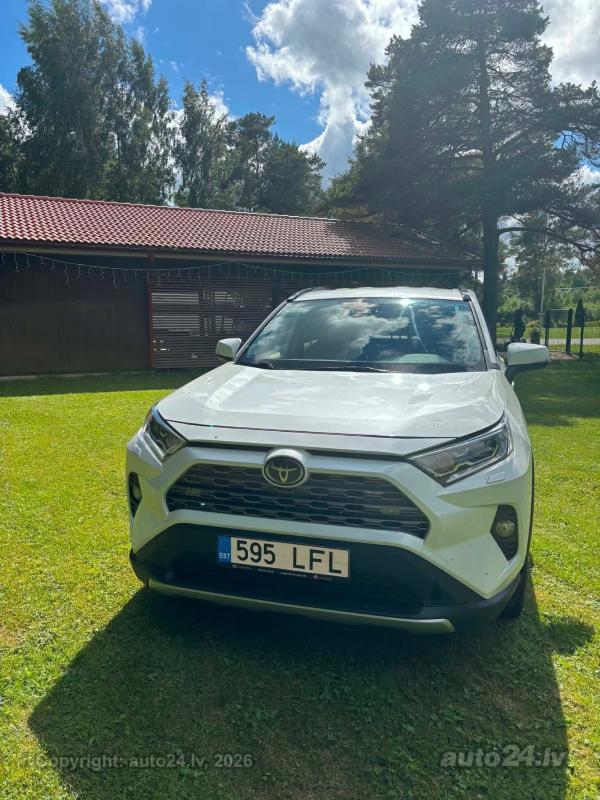 White Toyota RAV4 2019 in Tallinn, with an engine capacity of 2.00 L and mileage of 90 thousand km for 24900 €, photo 7 on AUTOMOTO.COM.LV