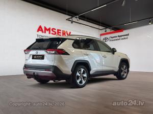 Белый Тойота РАВ 4 2019 в Тарту, объемом двигателя 2.50 л и пробегом 123 тыс. км за 24290 €, фото 3 на AUTOMOTO.COM.LV