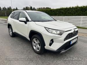Balts Toyota RAV4 2019 Tallina, ar dzinēja tilpumu 2.00 L un nobraukumu 90 tūkst. km par 22800 €, foto  vietnē AUTOMOTO.COM.LV