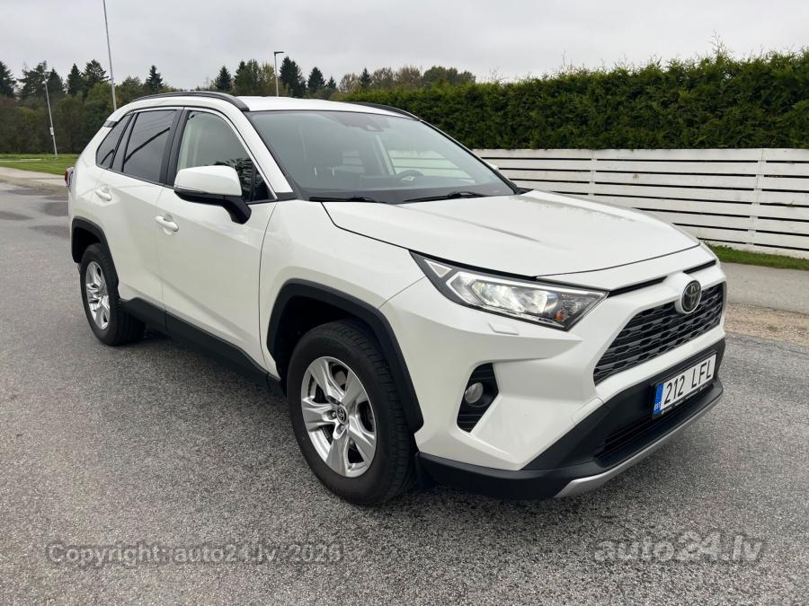Balts Toyota RAV4 2019 Tallina, ar dzinēja tilpumu 2.00 L un nobraukumu 90 tūkst. km par 22800 €, foto 1 vietnē AUTOMOTO.COM.LV