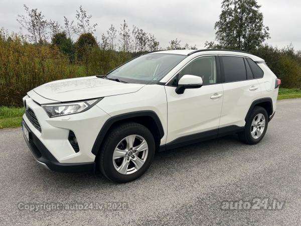 White Toyota RAV4 2019 in Tallinn, with an engine capacity of 2.00 L and mileage of 90 thousand km for 22800 €, photo 3 on AUTOMOTO.COM.LV
