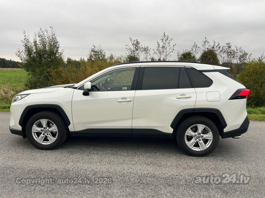 Balts Toyota RAV4 2019 Tallina, ar dzinēja tilpumu 2.00 L un nobraukumu 90 tūkst. km par 22800 €, foto 4 vietnē AUTOMOTO.COM.LV