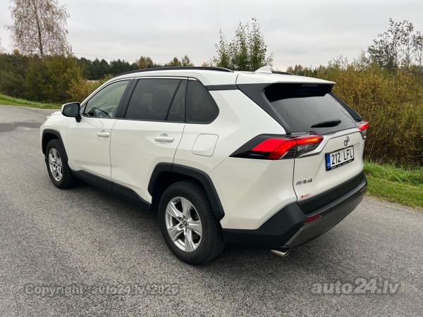 White Toyota RAV4 2019 in Tallinn, with an engine capacity of 2.00 L and mileage of 90 thousand km for 22800 €, photo 5 on AUTOMOTO.COM.LV
