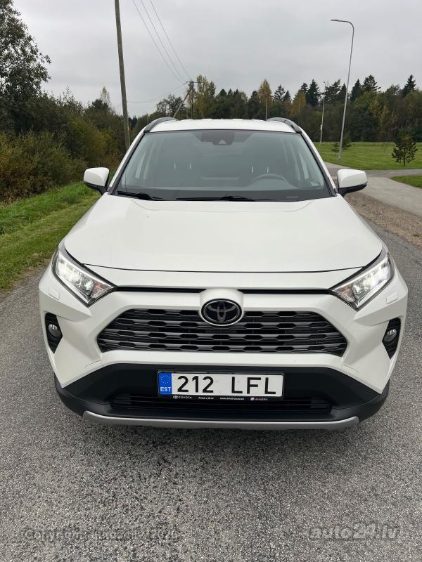 White Toyota RAV4 2019 in Tallinn, with an engine capacity of 2.00 L and mileage of 90 thousand km for 22800 €, photo 6 on AUTOMOTO.COM.LV