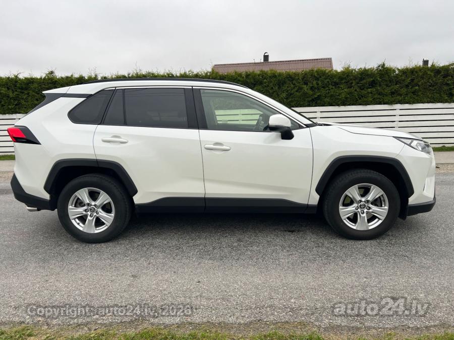 Balts Toyota RAV4 2019 Tallina, ar dzinēja tilpumu 2.00 L un nobraukumu 90 tūkst. km par 22800 €, foto 7 vietnē AUTOMOTO.COM.LV