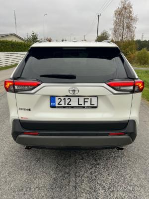 Balts Toyota RAV4 2019 Tallina, ar dzinēja tilpumu 2.00 L un nobraukumu 90 tūkst. km par 22800 €, foto 9 vietnē AUTOMOTO.COM.LV