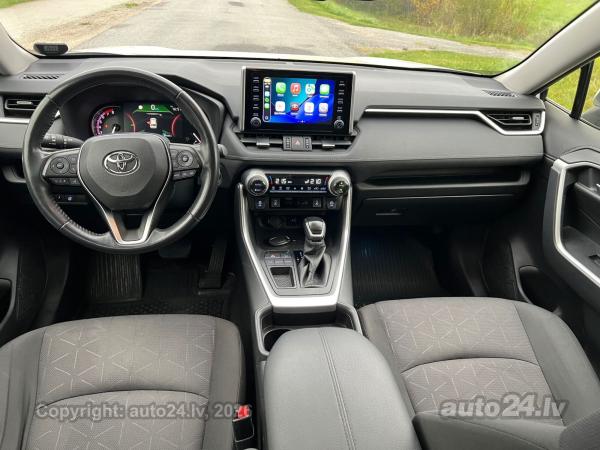 White Toyota RAV4 2019 in Tallinn, with an engine capacity of 2.00 L and mileage of 90 thousand km for 22800 €, photo 10 on AUTOMOTO.COM.LV