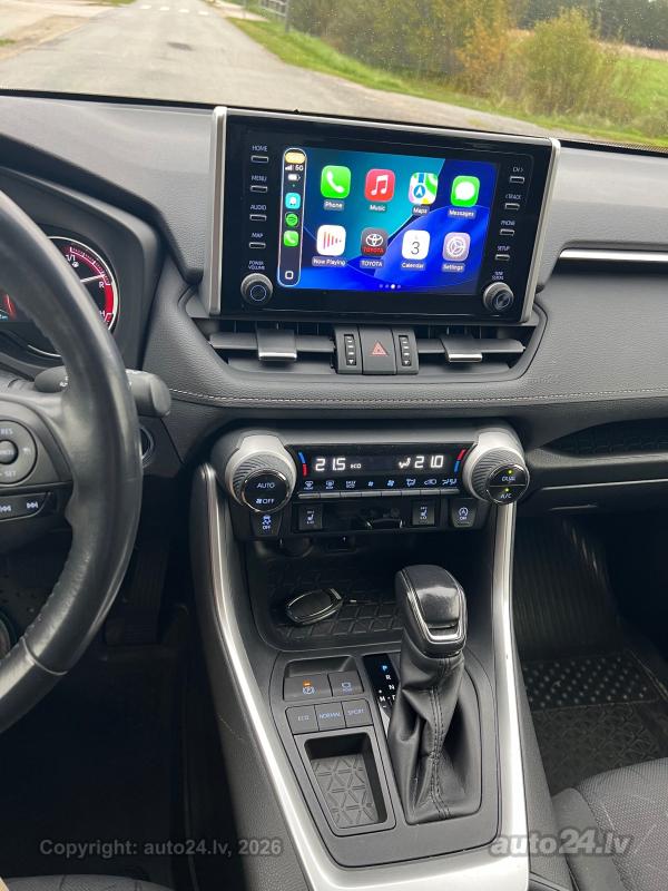 White Toyota RAV4 2019 in Tallinn, with an engine capacity of 2.00 L and mileage of 90 thousand km for 22800 €, photo 11 on AUTOMOTO.COM.LV